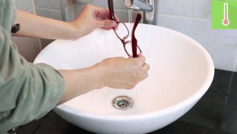 Hướng dẫn cách lau kính cận sạch bóng như mới đúng cách tại nhà - Mắt ...